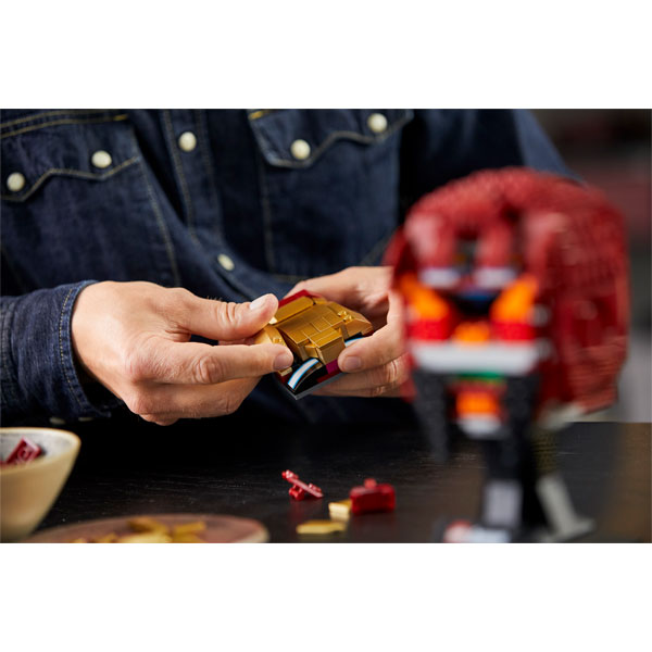 Lego 76165 Marvel Iron Man Helmet | Rapid Online